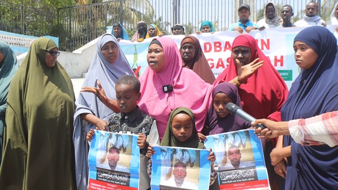 Somali families protest in Mogadishu, urge action to save relatives on ...